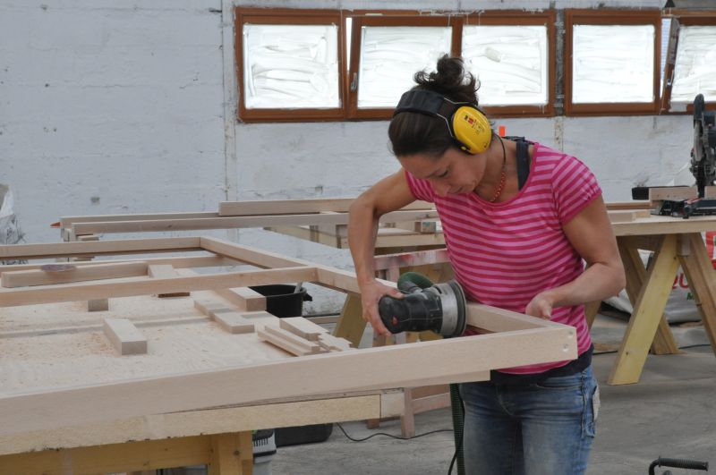 Bureau Cosmique construit le mobilier des Capucins - Les Reportages du ...